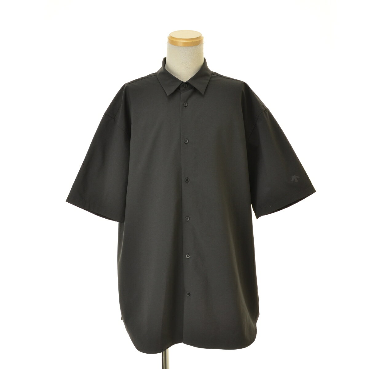 #DESCENTE#X3c#X3d#X3e#X3f#X40#Y4f#Y50#Y51#Y52#Y53#S37#S38#S39#S3a#S3b#DESCENTE#ブラック系#ハーフ#表記サイズ：JP XO#コンディションC##メンズ#シャツ・ベ...