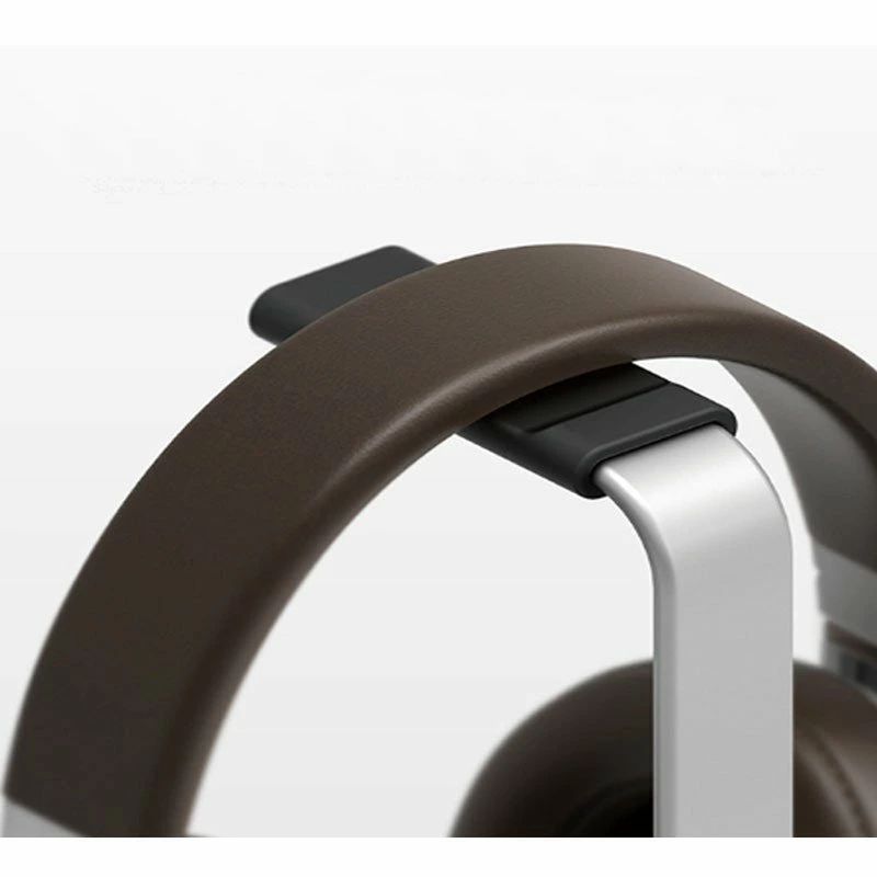 サイズFサイズについての説明シンプルで使いやすいスタンドヘッドホンをサッと置いて使えるヘッドホンスタンドスタンドのヘッドホンを掛ける部分は柔軟性のある素材でフィットします。高級感のあるデザイン本体には高級感を演出するアルミを使用！シンプルな...