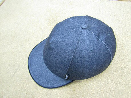 ■軽量でコンパクトな内部設計 ■安心の安全基準｢自転車用・SG基準｣認証品 ■反射材付きで夜間も安心 違和感なく、使える帽子形状 ■重量 315g