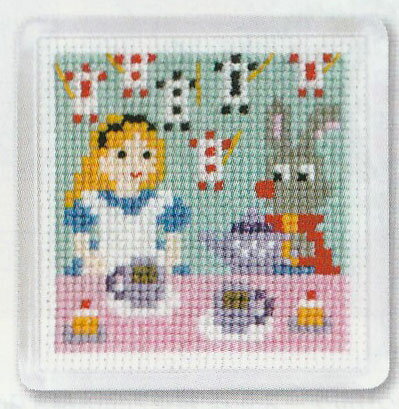 ※こちらの商品は手芸キットです。完成品の販売ではございません※在庫ありの商品でも、店頭の在庫と共有しております為、取り寄せになる場合があります。メモ押さえなどに便利 マグネット付きアクリルケース付きミニ刺しゅうキット ◎サイズ アクリルケー...