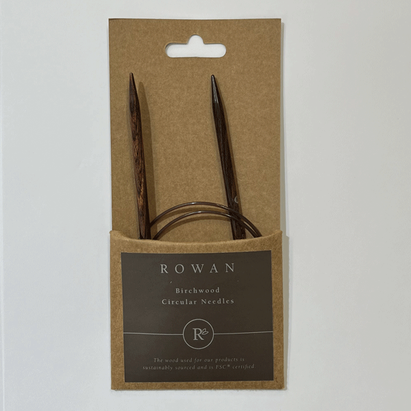 ROWAN (ローワン)は1978年にイギリス、ヨークシャー州で創業したプレミアム手編み糸ブランドです。 ローワンという名前は英国の繊維産業の伝統と深く結びついている ヨークシャーのホルム川のほとりに立ち並ぶ美しい低木、 ナナカマドからイン...