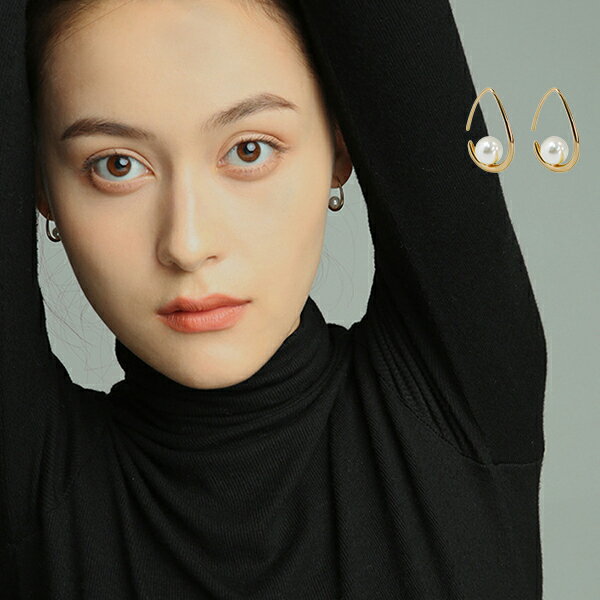 ◆フープ上に、1粒のパールが載っているような、オブジェ的で独特の雰囲気 ◆ほどよい存在感で、デイリーユースはもちろん、オケージョンまでさまざまなシーンにフィットします。 注意事項 ◆在庫数の更新は随時行っておりますが、お買い上げいただいた商...