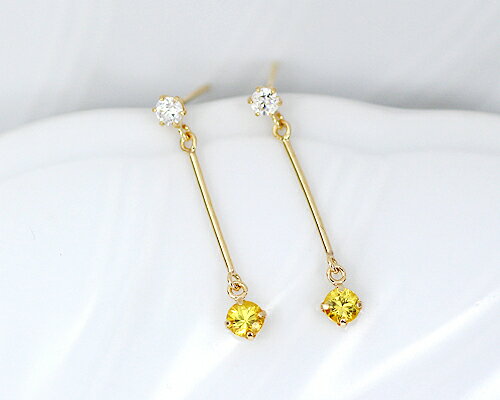 セット内容 品質保証書 ピアス シリコンダブルキャッチ 地　　　金 18金 大きさ 最大幅：縦約21.0mm×横約3.0mm 総　重　量 約0.4g 石について ダイヤモンド：2石合計0.1ctイエローサファイア：2石 刻　印 K18　0.05