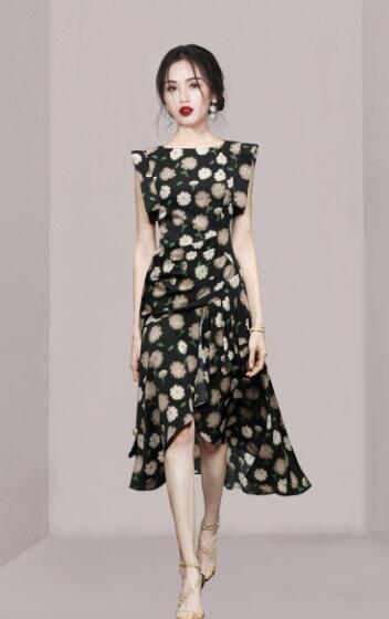 結婚式、パーティ、お呼ばれなど、華やかなシーンにぴったりの一着です。サイズ【S】着丈約114cm　バスト約82cm　肩幅約36cm ウエスト約68cm 袖丈約23cm【M】着丈約115cm　バスト約86cm　肩幅約37cm ウエスト約72c...