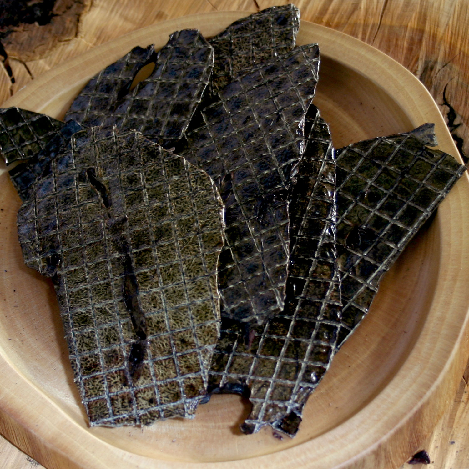静岡県遠州地方の大自然で草木や木の実を食べて育った、完全天然由来の鹿肉ジャーキーです。 栄養価が高く、嗜好性も高い、鹿レバー（肝臓）ジャーキー。ペットの皮膚や被毛の維持管理や貧血予防に最適なペットフードです。 捕獲から製造販売まで全て自社で...