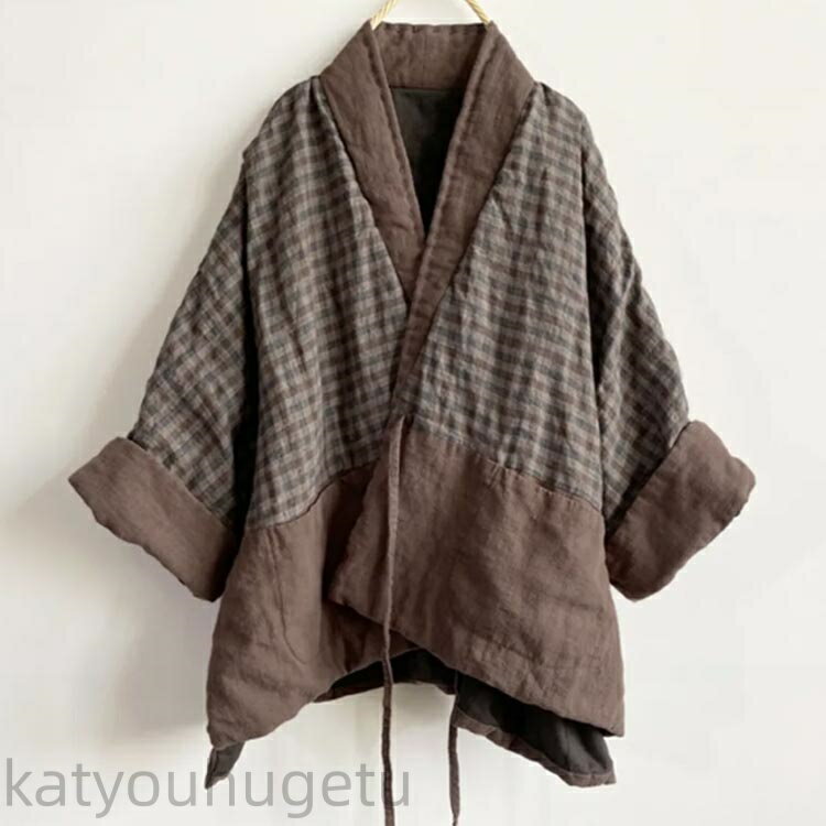 暖かさと機動性抜群の室内用アウターです。中綿を入れているため、暖かさを逃がさず、ふっくらとした着心地です。セーターのような厚手の服の上からでもゆったり着られます。圧迫感の無い着用感で楽にお過ごしいただけます。スマホも入る便利な大きめポケット...