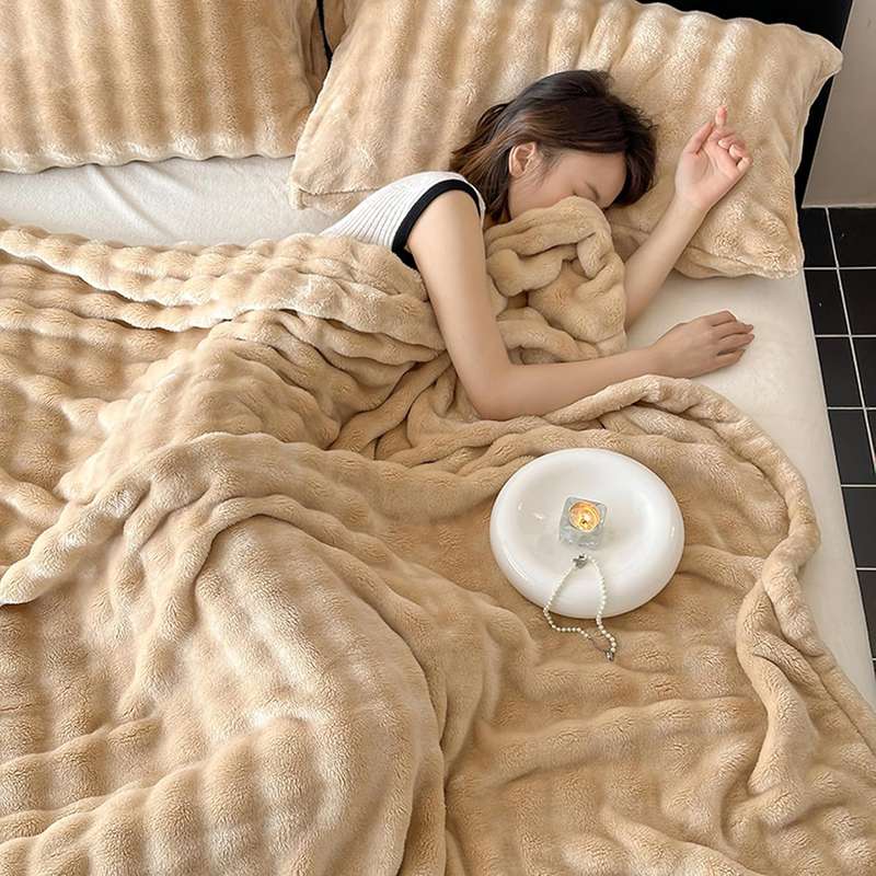 　　　 ◆◇◆売れている秘密◆◇◆ 【素材】フランネル【サイズ】1枚の毛布：150x200cm◆ふわふわ暖かい◆良い縫製技術により超極細繊維がたっぷりと詰まっています。素晴らしい保温性と耐用性を兼ね備えて四季を通じて長くご愛用頂けます。 ◆...