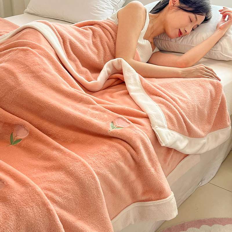 　　　 ◆◇◆売れている秘密◆◇◆ 【素材】フランネル【サイズ】1枚の毛布：150x200cm◆ふわふわ暖かい◆良い縫製技術により超極細繊維がたっぷりと詰まっています。素晴らしい保温性と耐用性を兼ね備えて四季を通じて長くご愛用頂けます。 ◆...