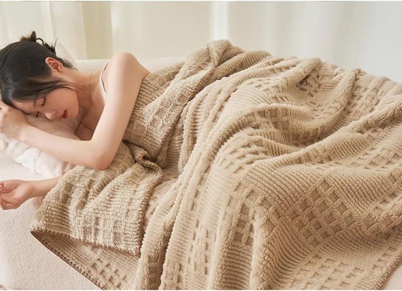 　　　 ◆◇◆売れている秘密◆◇◆ 【素材】ポリエステル【サイズ】1枚の毛布：100x120cm150x200cm200x230cm◆両面にも使えるタイプ、ふわふわで滑らかな肌触りです。オールシーズン快適に使えるアイテムです。多色選べる：カ...