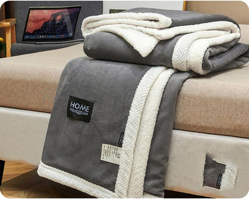 　　　 ◆◇◆売れている秘密◆◇◆ 【素材】マイクロファイバー【サイズ】75x100cm120x150cm150x200cm◆北欧デザインでかわいいシープ調の毛布です。保温性と弾力性があり、あたたかくてさらっとした手触りが特徴的です。 ◆ス...