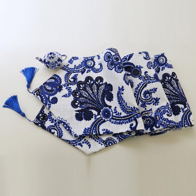 　　　 ◆◇◆売れている秘密◆◇◆ 【すっきり片付いたテーブルのアクセントに】普段のすっきりと片付いたテーブルにもテーブルランナーを一枚、敷きこむだけでスタイリッシュな空間を演出することができます。さらに、テーブルランナーの端を垂らさないア...