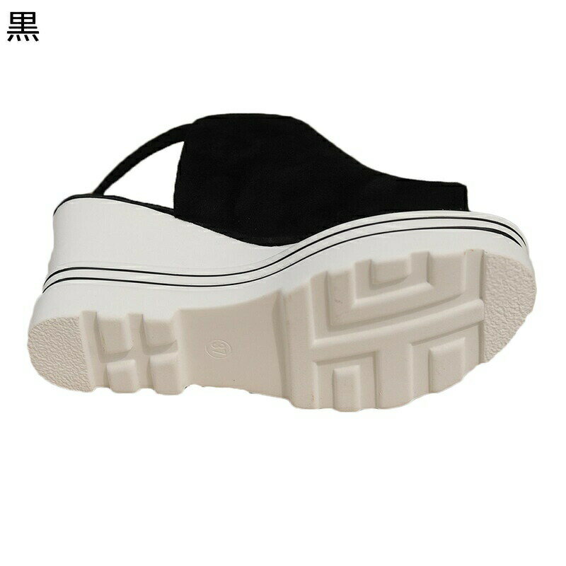 　　　 ◆◇◆人気の秘密◆◇◆ 【安定感】5cmのウェッジ型の厚底ヒール。ヒールが苦手な方でも安定感抜群だから安心して履ける。 【大人っぽい】素材が高級感を語り、大人っぽい雰囲気に寄せてくれます。見せすぎない、ほどよい肌魅せが大人女子にちょ...