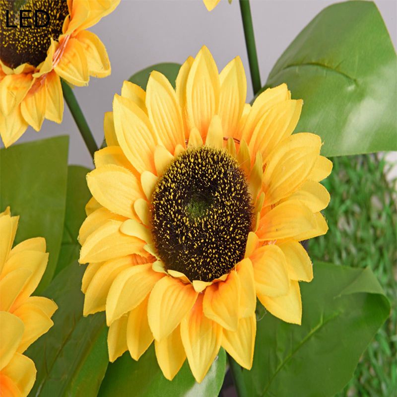 　　　 ◆◇◆人気の秘密◆◇◆ サイズ：総長80cm 【最新版ガーデンライト】ソーラーガーデンライトの充電は電源や配線が不要です。ソーラーパネルに光センサーが付いているので、暗くなると自動的にライトが点灯し、明るくなると自動的に消灯する仕組...