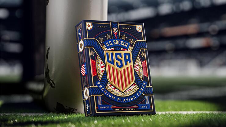 U.S. サッカー プレイングカード のご紹介 U.S.サッカー連盟との公式コラボレーションで制作されたプレミアムトランプ。 我々は勝つと信じている！ 赤・白・青 ピッチに立ち、アメリカンサッカーの情熱を手の中に。すべてのカードに1913年...