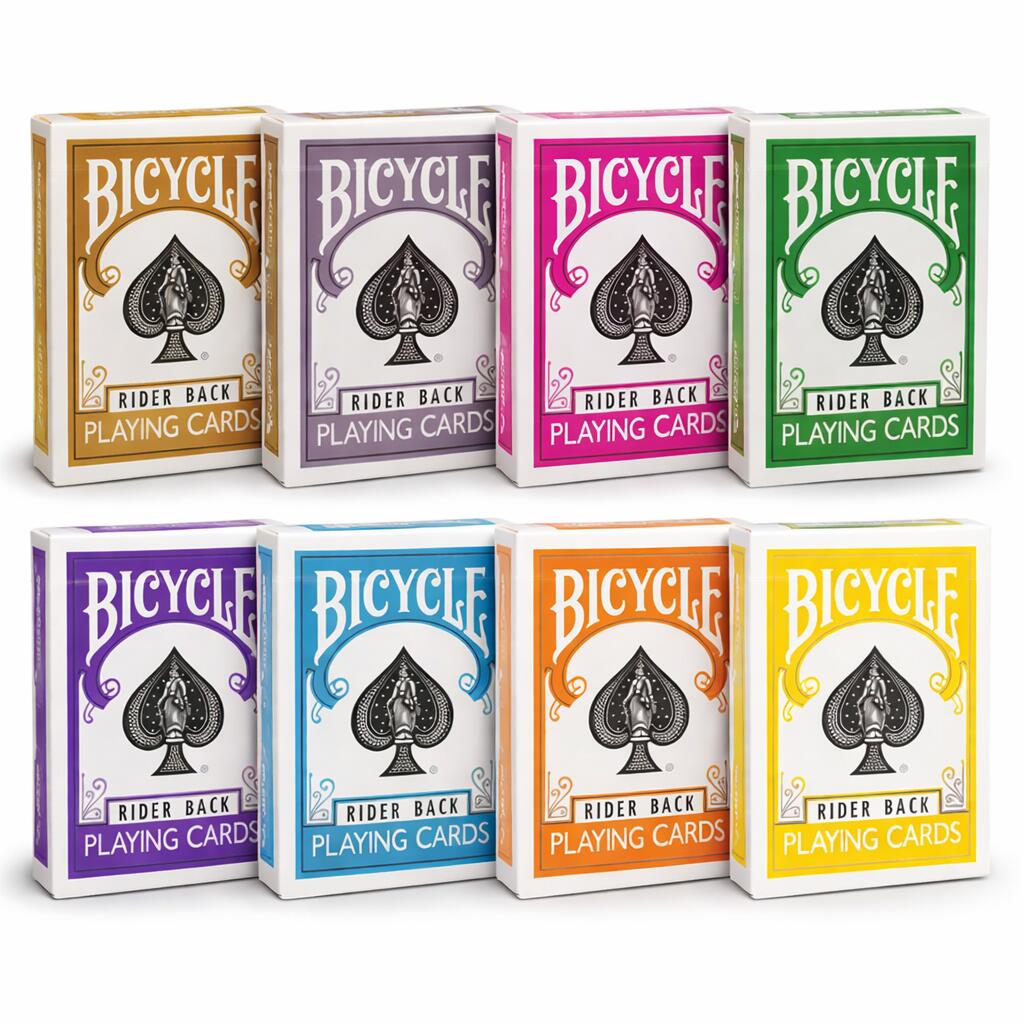 マジシャン愛用のバイシクルです。 昨年バイシクルのケースのデザインが変更してしまいましたが、馴染みのあるスペードの柄のタイプです。