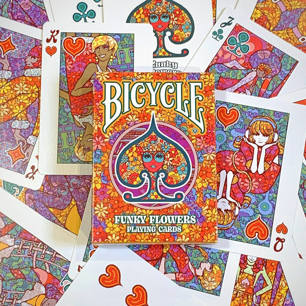 本根 康之/Yasuyuki Honneが個人的にデザインし、製作をUSPC社にお願いした、カスタムバイスクル(Playing Cards)トランプです。 『リバイバル』をテーマにしたデックになります 。 Funky Flowersの世界は...