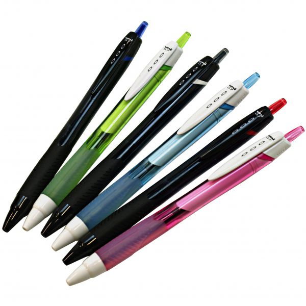 インクカラー：赤0.7mmボール長：139.6mm替芯：SXR-7軸：再生PC製クリップ：再生ABS製口プラ：再生PBT製ノック式油性ボールペン「ジェットストリーム」の細字(0.7mm)タイプです。ゲルインクのようにするすると滑らかに書くこ...