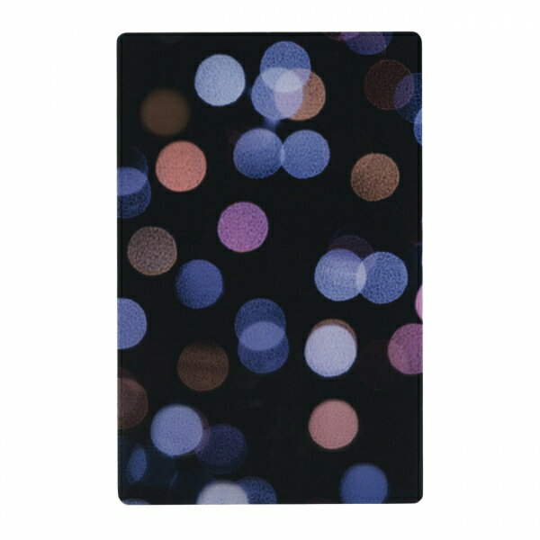 フォトグラファー・安堂真季氏が撮影した写真をPET素材に印刷した透明な栞です。本に挟むと下地が透けて、文字の世界を鮮やかに彩ります。金魚やお花、風景など幅広い柄が揃う本好きに人気のシリーズです。文庫本の片面に収まる、L版写真ほどの大きさと形...