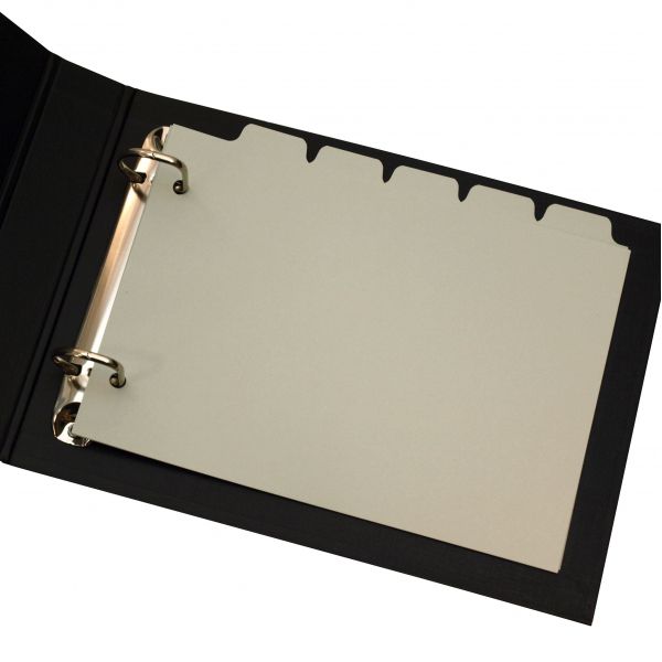 B6判の情報カードの保管・管理に便利な2穴タイプの保存用ファイルです。伝票など、B6判の書類の保管・整理にも使用できます。・軽くて汚れにくい鮮やかな発色のPPクロス貼り表紙・インデックス付き（5枚）・背表紙：裏返せば自由に記入でき差し込み式...