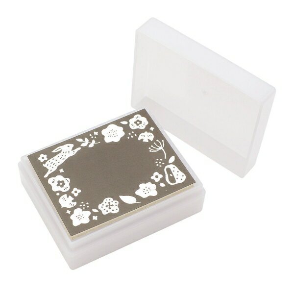 ぬりえの様にインクをさして多色に押せる浸透印タイプのスタンプです。インクを自分で入れるので好きな配色のスタンプにできます。さらに別の色を補充すればまた違った色合いのスタンプに早変わりさせることができます。デザインはひとこと書き込めるフレーム...