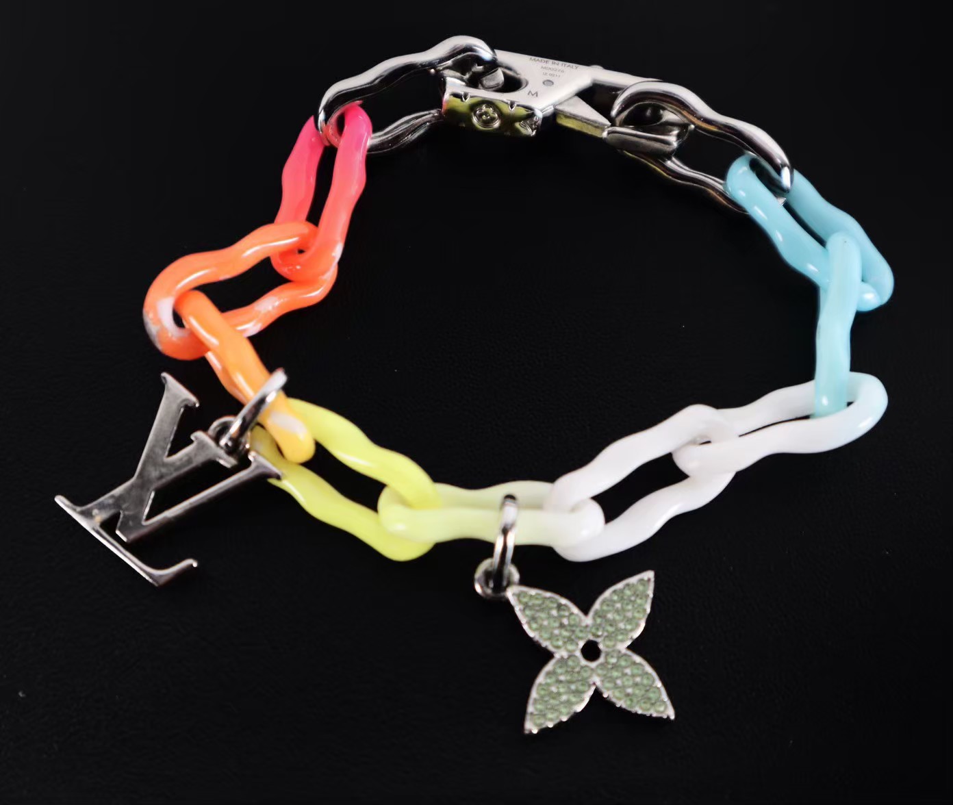 Louis Vuitton ルイヴィトン アクセサリー ブレスレット ハイブランド 小物 M00276 ブラスレ・レインボーチャーム 2021 カラフル マルチカラー メンズ ■商品情報■ ●タイトル　Louis Vuitton ルイヴィト...