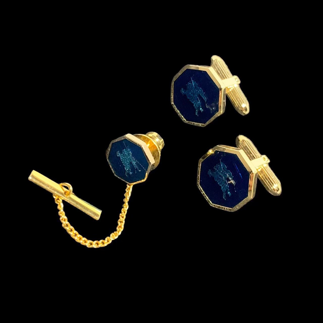 Burberry バーバリー カフス ネクタイピン タイピン アクセサリー ジュエリー 小物 ブランド小物 スーツ小物 セット売り 保存箱付き ブルー ゴールド 八角系 ビジネスマン 営業マン 紳士 メンズ ■商品情報■ ●タイトル　Bur...