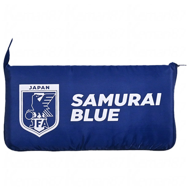 メーカー希望小売価格はメーカーカタログに基づいて掲載していますメーカー希望小売価格はメーカー商品タグに基づいて掲載しています 商品詳細サッカー日本代表、シートクッション。 定番のサポーターズアイテム。観戦時におすすめの足元収納付きシートクッ...