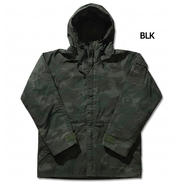 商品詳細フットサルウェアブランド・sullo(スージョ)、大人/メンズ用ジャケット。 軍服の古着をリメイク加工して作成された、味わいのあるカモフラージュ柄アウタージャケット。 モデル：2026年春夏 ※古着の加工商品のため若干の個体差があり...