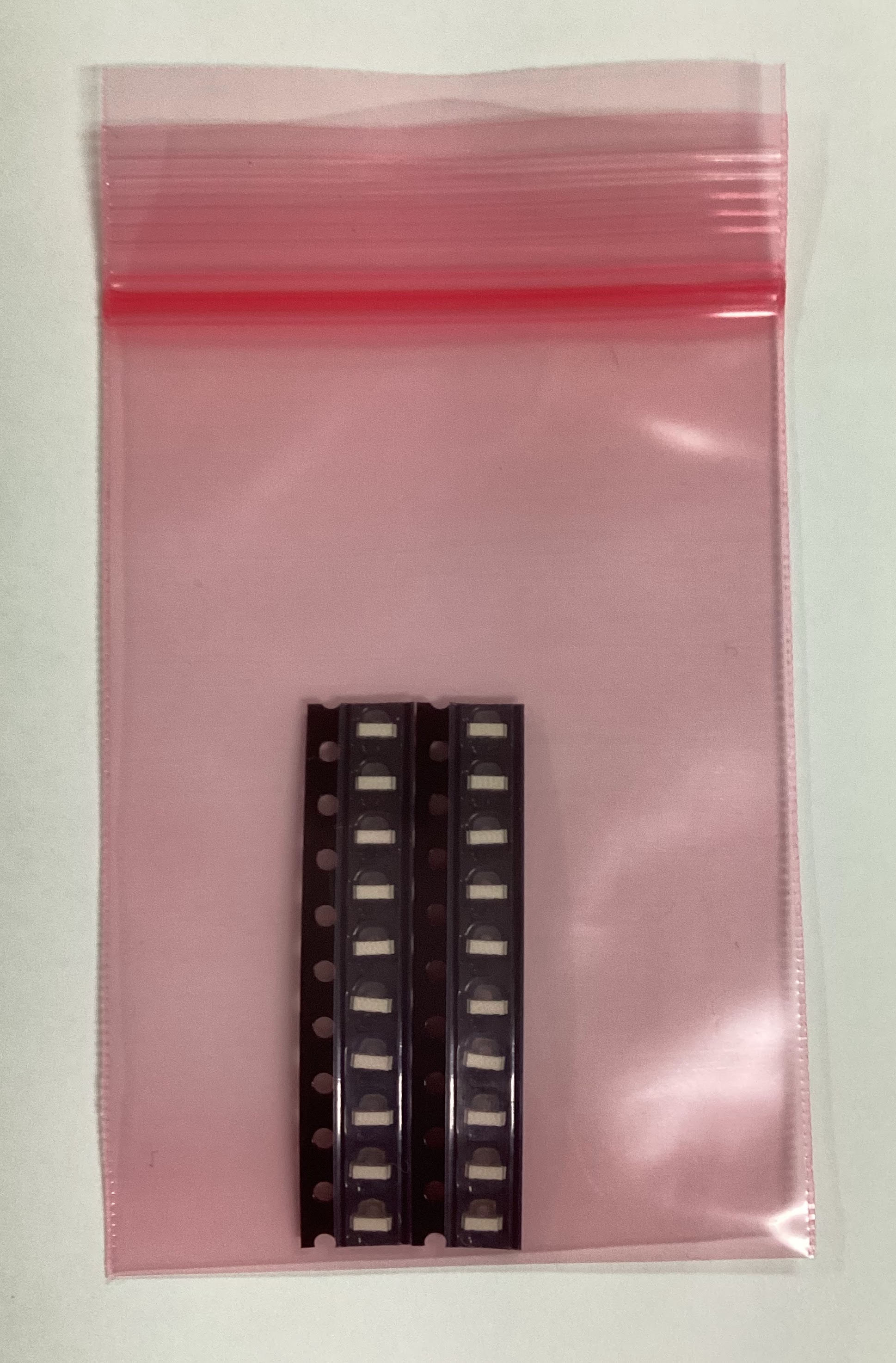 SunLED社製チップLED 商品画像における点灯色はご参考となり、実際の見え方とは異なる場合があります。 製品仕様の詳細はメーカのデータシートをご参照ください。 本品は弊社製品製造時の余剰在庫となります。 メーカ包装開封後、防湿パッケージ...