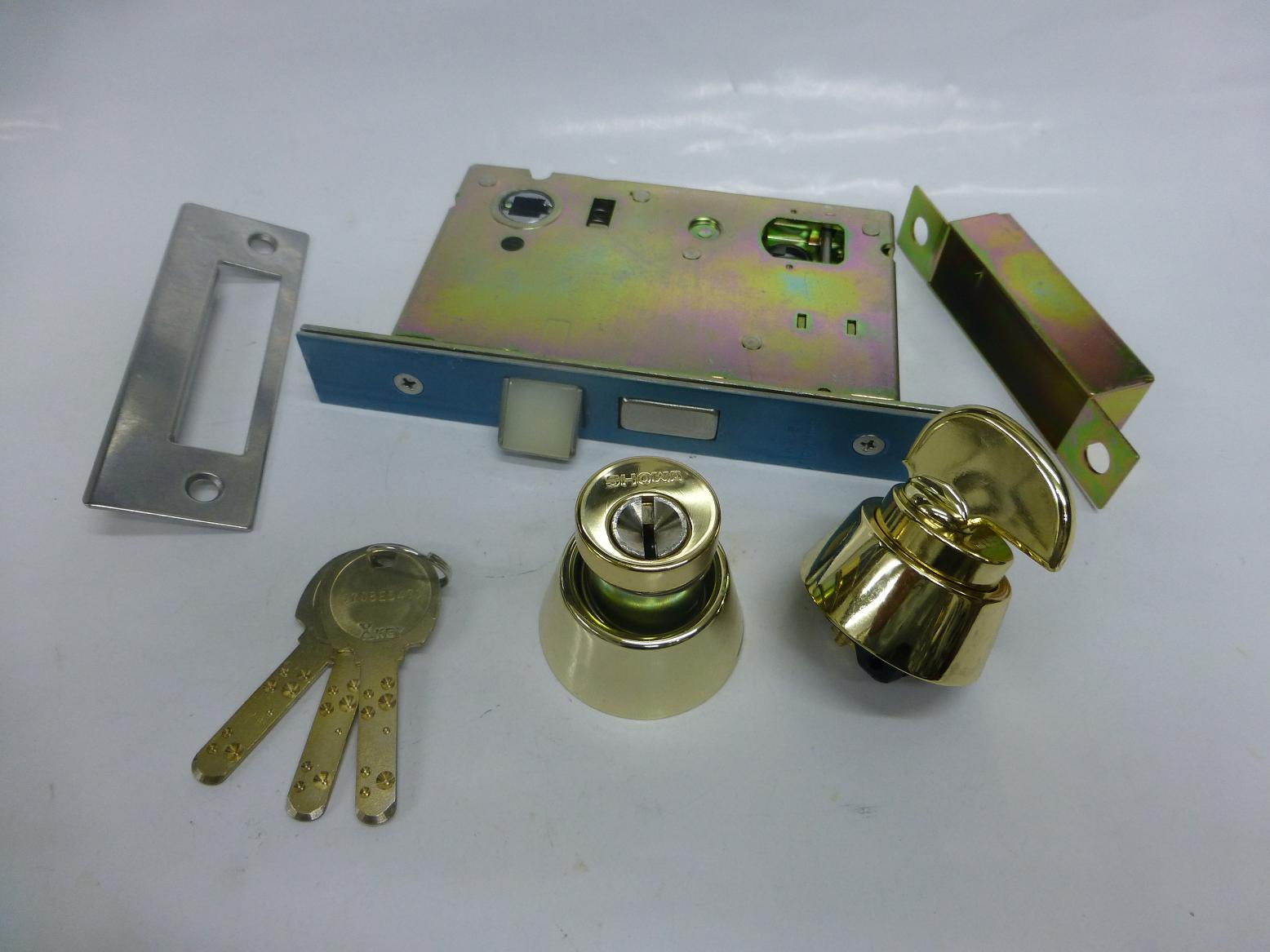 レバーハンドルは別売りです。B/S64mm扉厚40mmブラスミラーUL47-12　パークホームズシリーズ　