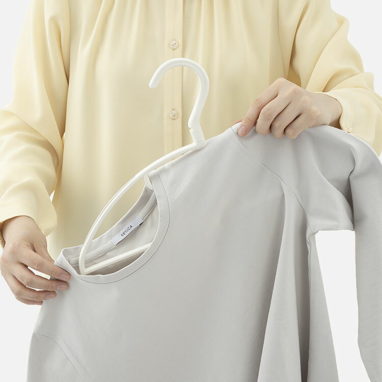 【楽天市場】【KEYUCA公式店】ケユカ AST 伸びにくいラウンドハンガー U2P [収納用品 衣類ハンガー 洋服ハンガー 衣類収納 滑り止め付き 無地 シンプル おしゃれ 通販]【グッド ...