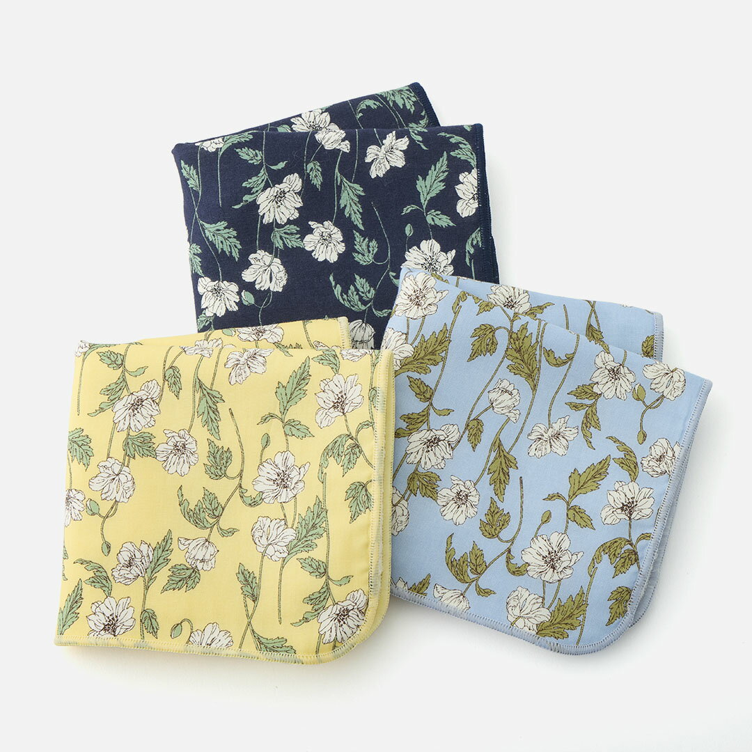 繊細なタッチで描かれた美しい花柄のハンカチです。表面はサラッと滑らかな生地で、裏面にはタオル地になっているため吸水性もばっちりです。かさばりにくいサイズに仕上げました。サイズ：22×22cmカラー：イエロー、ライトブルー、ネイビー材質：綿1...