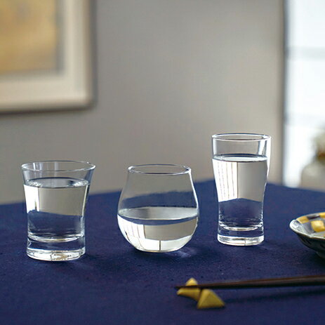 フォルムや飲み口のちがいによって、お酒の味わいが変わる一献杯です。ワイングラスのように胴が膨らんだ「ふわり」は香りを閉じ込め、口を付けるとお酒が優しくふわっと香ります。杵型の「さらり」はフレッシュな香りがバランスよく楽しめます。背が高く細身...