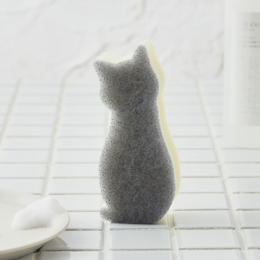 ・研磨材不使用のナイロン不織布で、キズをつけにくくソフトに洗えます。・泡立ち・水切れ・汚れ落ちの良さにこだわった3層構造です。・水切れのよい膜なしウレタンを使用しています。(抗菌仕様)・保管時にスポンジを立てて置く事ができ、キッチンにちょこ...