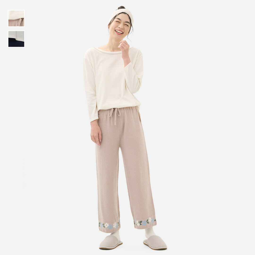 とびきり心地よくて気分まで上がるパジャマ兼ルームウェア 柔らかな風合いのカットソーは肌を優しく包み込むような着心地。襟の配色が効いてます。スルッと気持ちの良い滑らかな肌触りのニットパンツの裾にはオリジナルのお花が編み込まれ華やかさと温もりを...