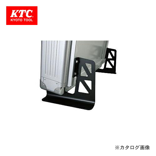 【メーカー】 ●京都機械工具（株） 【特長】 ●薄型収納メタルケースEKS-101、EKS-103を自立させて使用する専用スタンドです。 【用途】 ●収納具用オプション 【仕様】 ●外寸(mm)奥行×高さ:240×197 ●質量(kg):2...