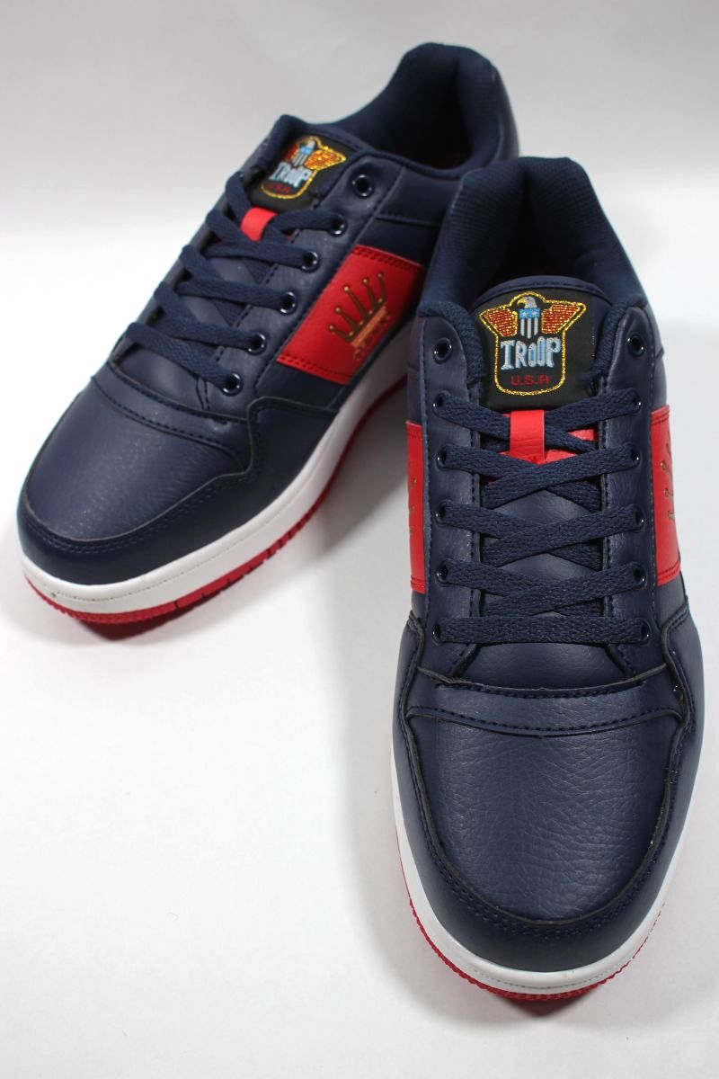 80年代にadidasと並びOLD SCHOOLを席巻したブランド【TROOP(トゥループ)】から、1988年の黄金期を代表する名作モデル「DESTROYER」のローカットタイプ【DESTROYER LOW】が入荷です。 ※こちらの商品は箱...