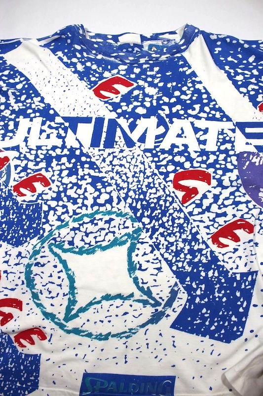 創業140年以上の歴史を誇るアメリカのスポーツブランド【SPALDING(スポルディング】のヴィンテージ総柄Tシャツ(90年代製ヴィンテージ)が入荷です。 【表記サイズ】・・・タグが欠損している為、不明。 COTTON-100% 【実寸】・...