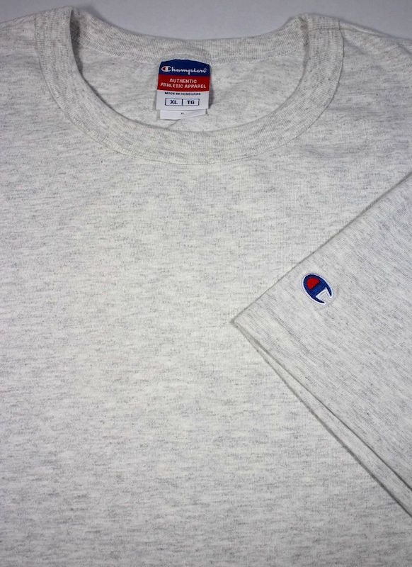 【CHAMPION(チャンピオン)】USラインから、肉厚でしっかりとした7オンスのヘビーウェイト・コットン素材を使用した定番モデル【HERITAGE(ヘリテージ)】Tシャツが入荷です。 日本未発売のいわゆる目無し(胸にCロゴの入らない)タイ...
