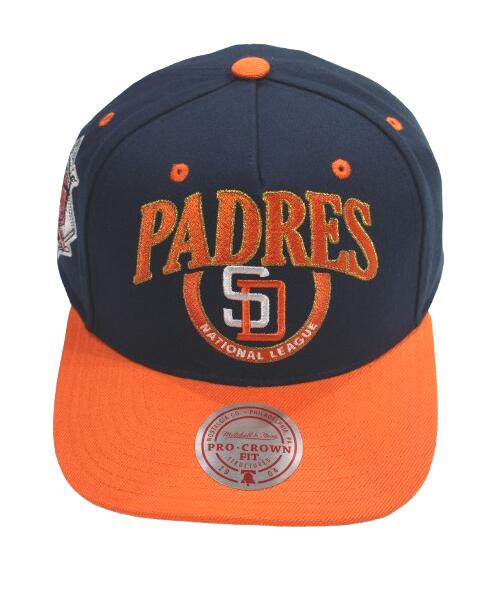 【MITCHELL&NESS(ミッチェルアンドネス)】社製の【SAN DIEGO PADRES(サンディエゴ・パドレス)】のスナップバック・キャップが入荷です。 低めのクラウンにバイザーをあらかじめカーブさせた「LOW PROFILE」仕様...