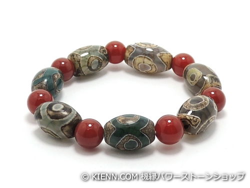 お会計後、通常2営業日以内にネコポス(ポスト投函サービス)で発送、1〜2日程度でのお届けとなります。【パワーストーン仕様】チベット天珠(三眼) AAAA ナツメ玉10mm×14mm，レッドアゲート AAAA 8mm【組み合わせ効果のバランス...