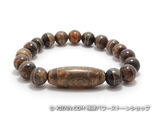 お会計後、通常2営業日以内にネコポス(ポスト投函サービス)で発送、1〜2日程度でのお届けとなります。【パワーストーン仕様】チベット天珠(三眼) AAAA 9mm×25mm，チベット天珠(一線) AAAA 8mm【組み合わせ効果のバランス】金...