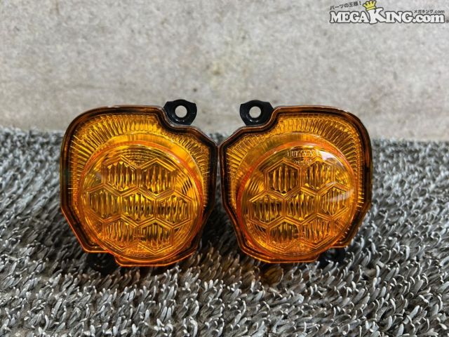 状態詳細 ■ 商品状態 納車後約100キロ走行時に取り外されたものと聞いています。 レンズ表面に割れや欠けはなく、クリアで良好な視認性を維持しています。 保管中に生じた僅かな擦れは見受けられますが、装着して使用する際に目立つほどのものではあ...