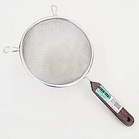 サイズ：20cm網がダブルになっているのできめ細かく粉をふるうことが出来ます。