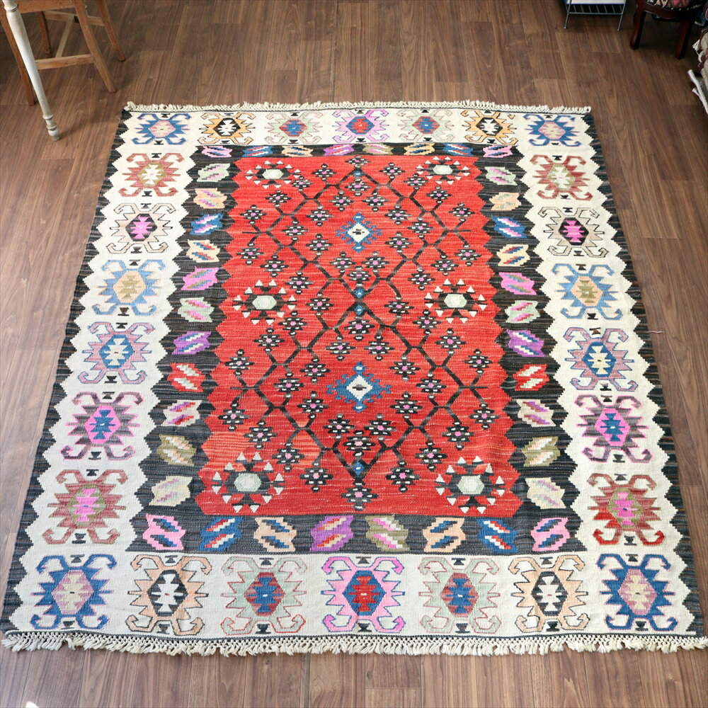 商品詳細 商品番号 22880 サイズ 縦231x横205cm　フリンジ含まず織られた年代 新しいキリム素 材 ウール×ウール 産 地 カイセリ 在庫について丁寧に手織りされた、同じものは2つとない一点もののラグです。※実店舗でも販売してい...