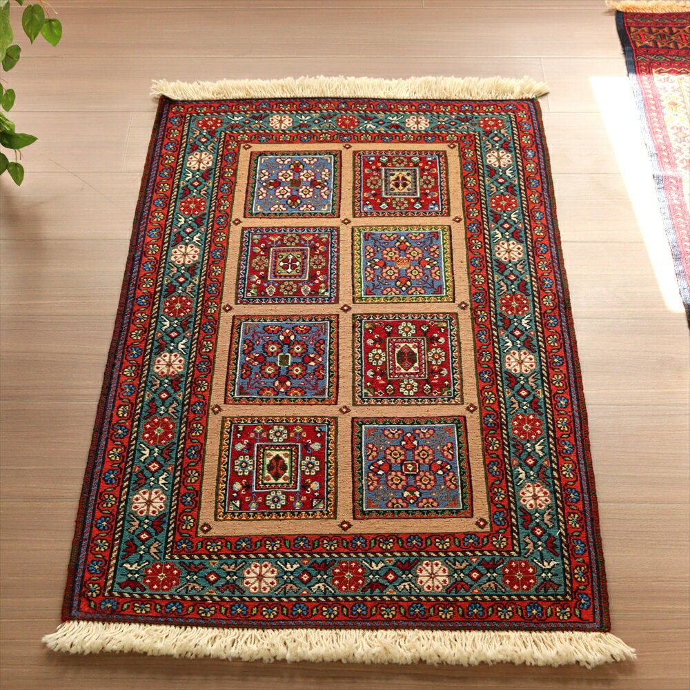 商品詳細商品番号24701サイズ縦96x横65cm（フリンジを含まない）産　地シルジャン/イラン織られた年代新しいキリム素　材ウール×ウール / 手織りコンディション全面がスマックで織られていて、がっしりと引き締まり整った織り地です。備　考...