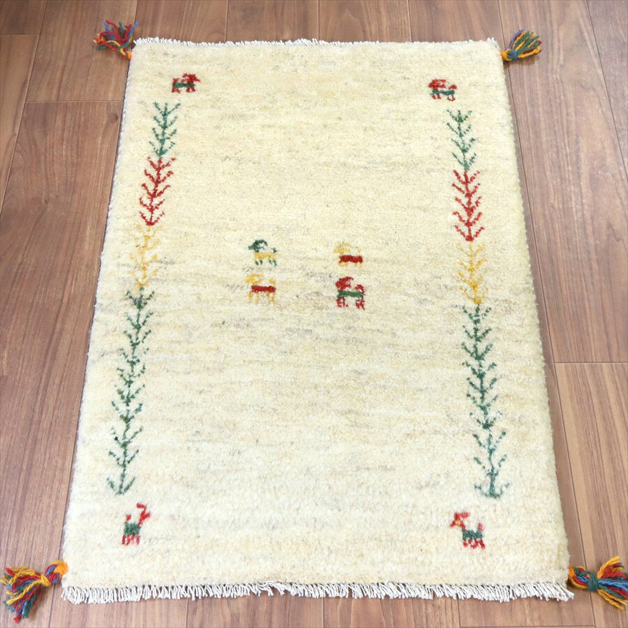 商品詳細商品番号gh42907サイズ88×59cm（フリンジを含まない）厚　み2.2cm程度産　地イラン南部ファルス州素　材ウール×ウール年　代新しいギャッベ織りのタイプGABBEH在庫についてラグは全て一点ものです。同じものの再入荷はあり...