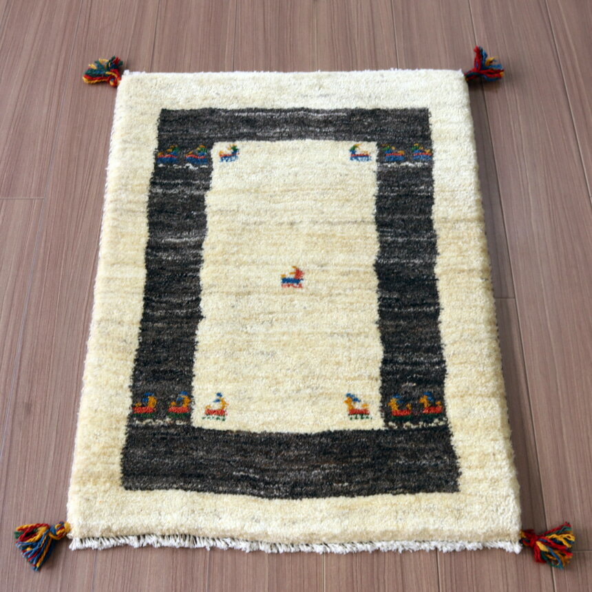 商品詳細商品番号gh41807サイズ85×62cm（フリンジを含まない）厚　み2.3cm程度産　地シラーズ イラン素　材ウール×ウール年　代新しいギャベ織りのタイプGABBEH在庫についてラグは全て一点ものです。同じものの再入荷はありません...