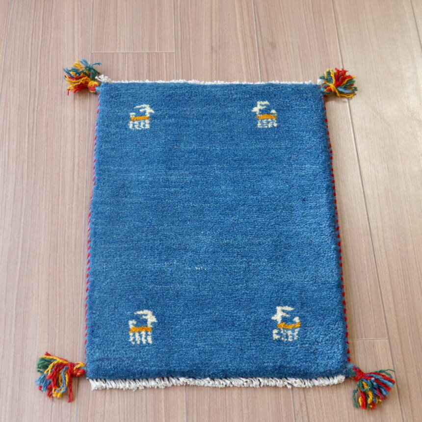 商品詳細商品番号gh42467サイズ56x40cm（フリンジを含まない）厚　み2.1cm程度産 地イラン南部ファルス州素　材ウール×ウール年　代新しいギャッベ織りのタイプGABBEH在庫についてラグは全て一点ものです。同じものの再入荷はあり...