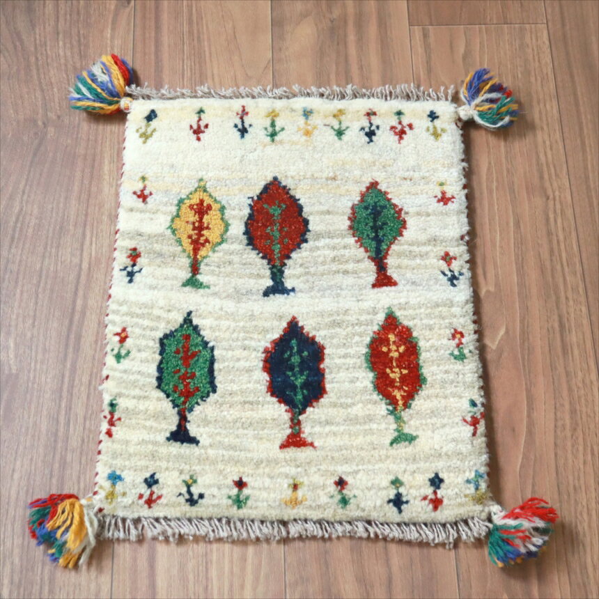 商品詳細商品番号gh42797サイズ46x35cm（フリンジを含まない）厚　み1.7cm程度産 地イラン南部ファルス州素　材ウール×ウール年　代新しいギャッベ織りのタイプGABBEH在庫についてラグは全て一点ものです。同じものの再入荷はあり...